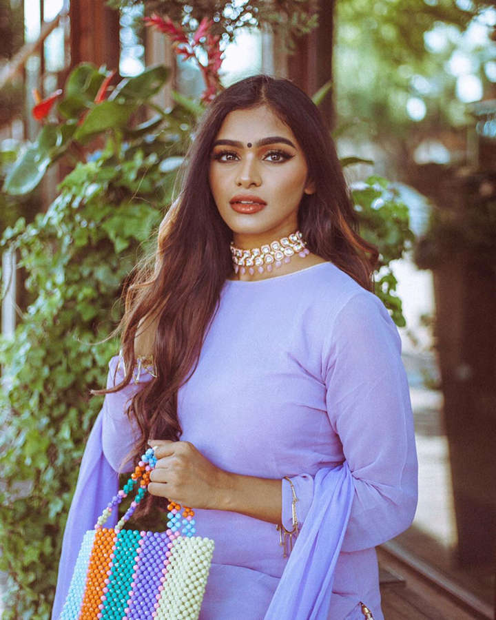 10 Hot Sexy Sruthi Jayadevan Bikini Pics