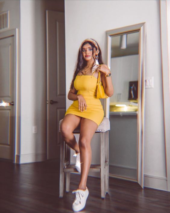 10 Hot Sexy Sruthi Jayadevan Bikini Pics