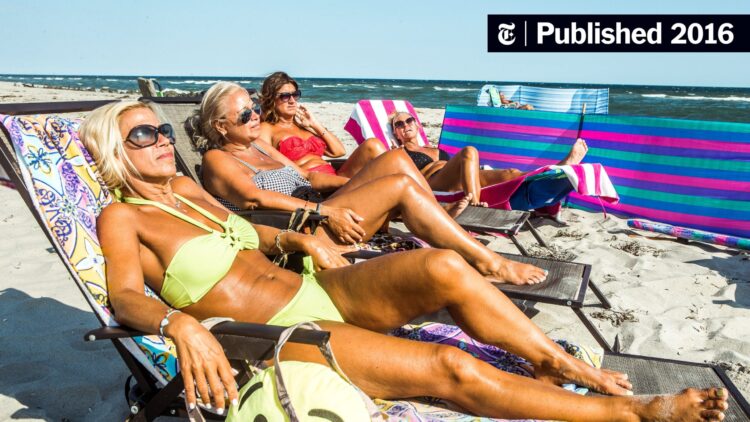 4 Hot Sexy Stacey Collins Bikini Pics