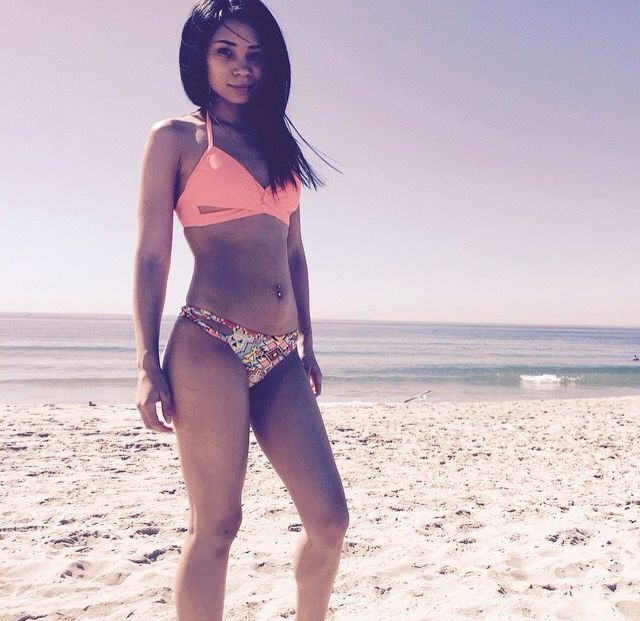 7 Hot Sexy Stephanie George Bikini Pics