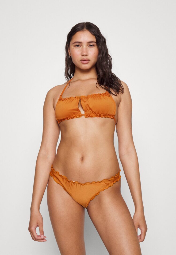 7 Hot Sexy Stina Bikini Pics