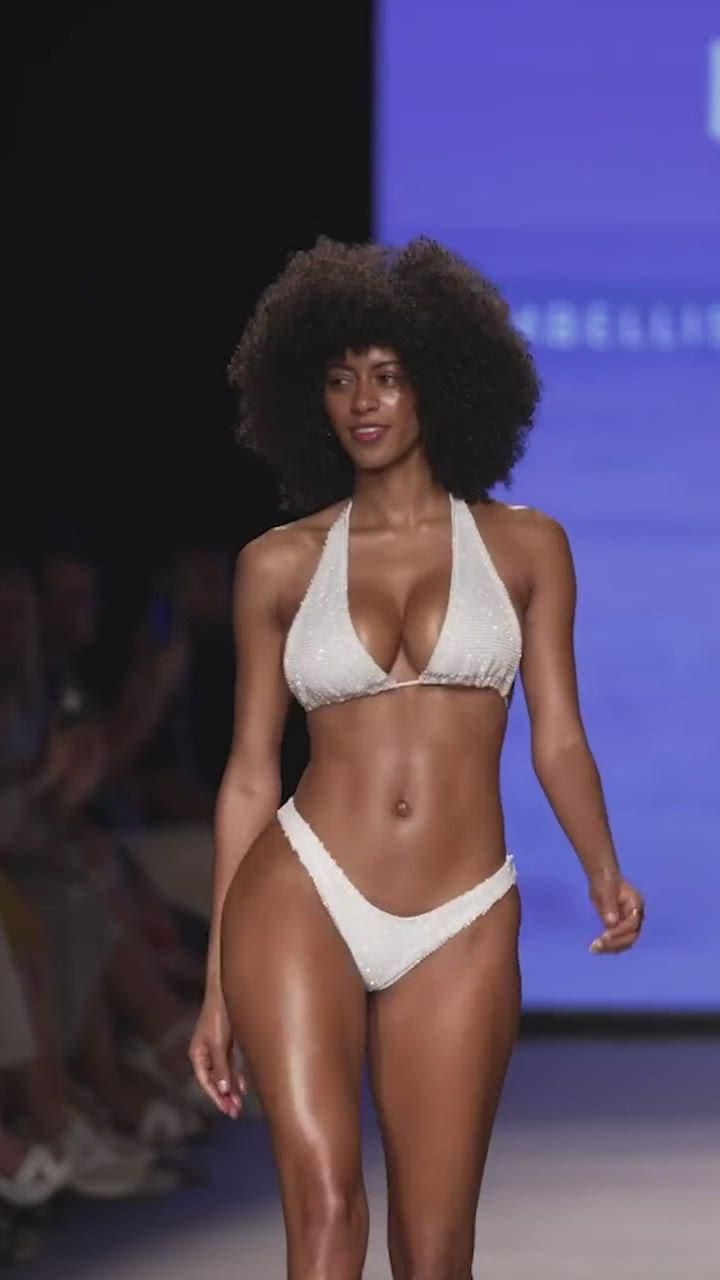 5 Hot Sexy Stylish Talent Bikini Pics