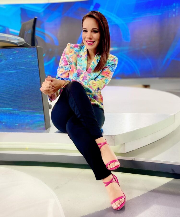 Debora Estrella Feet