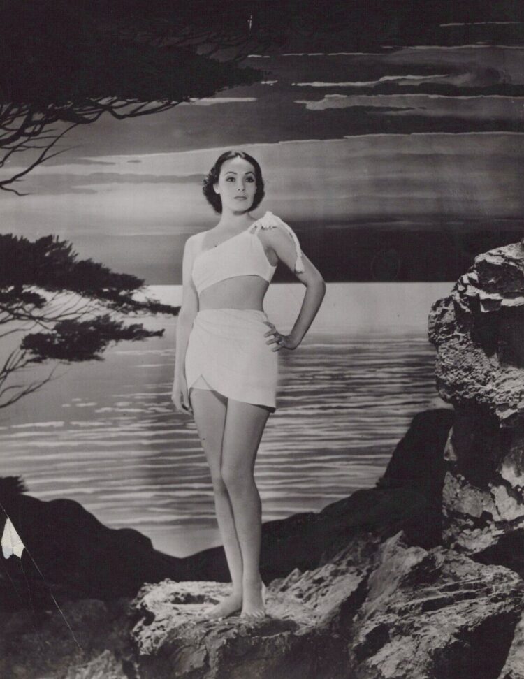 Dolores del Rio Feet