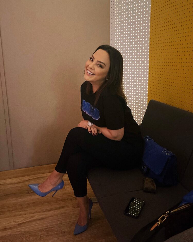 Ebru Gundes Feet