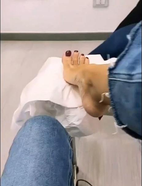 Flora Canto Feet