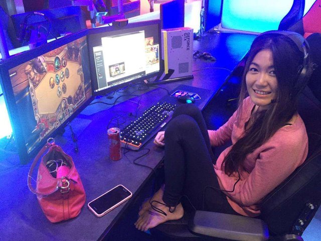 Hafu Feet