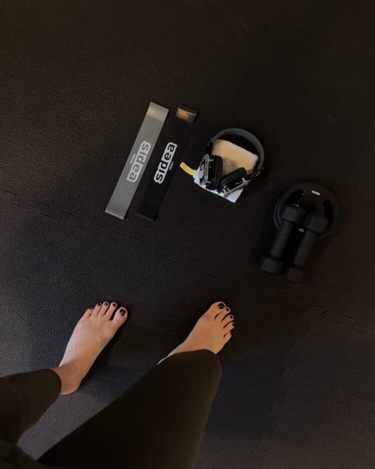 Hailey Outland Feet