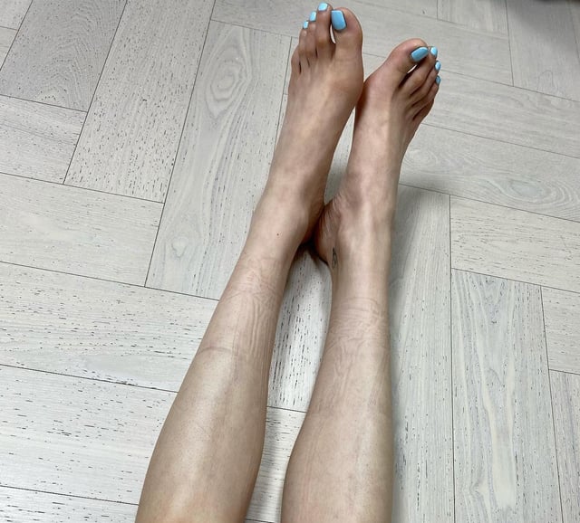 Irene Kim Feet