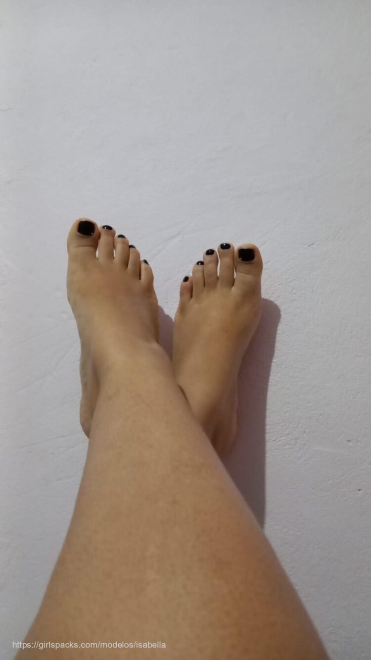 Isabella Palhares Feet