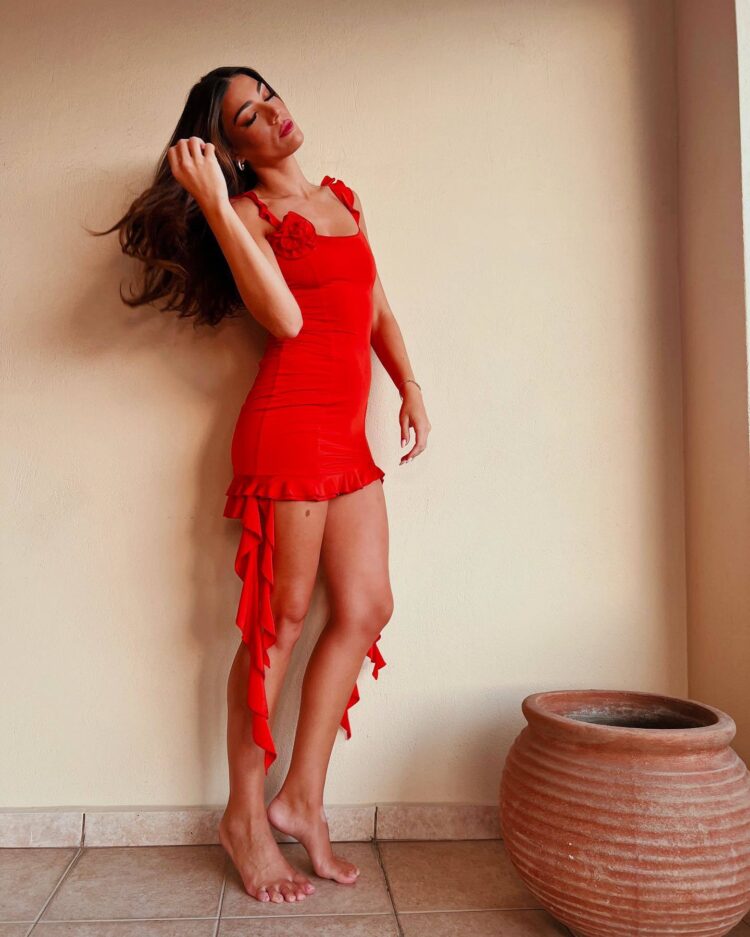 Ivi Adamou Feet