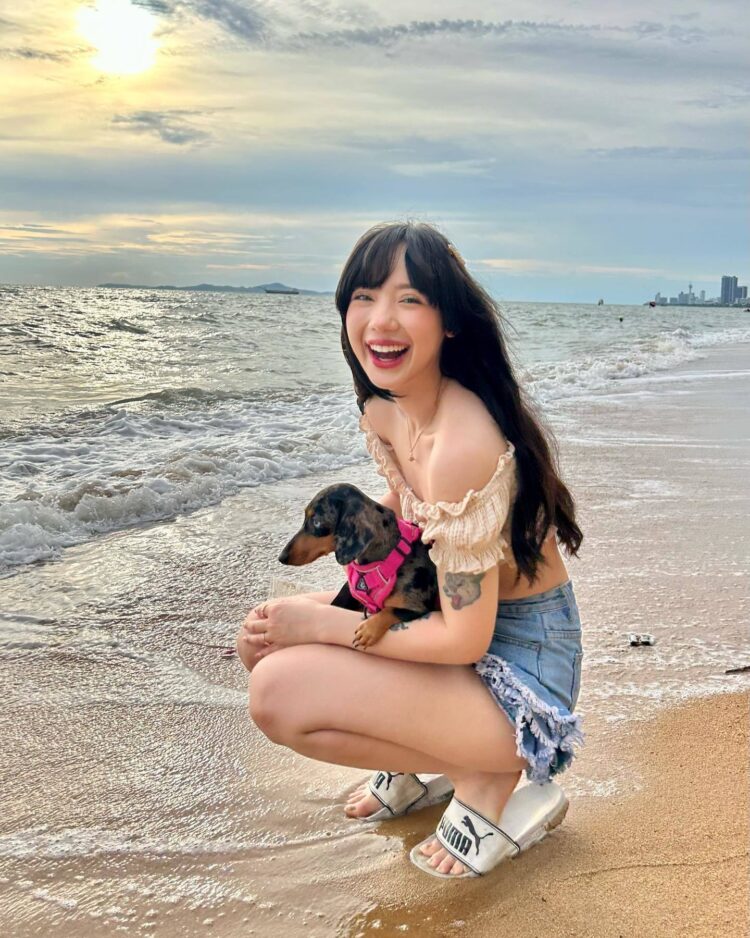 Jannine Weigel Feet