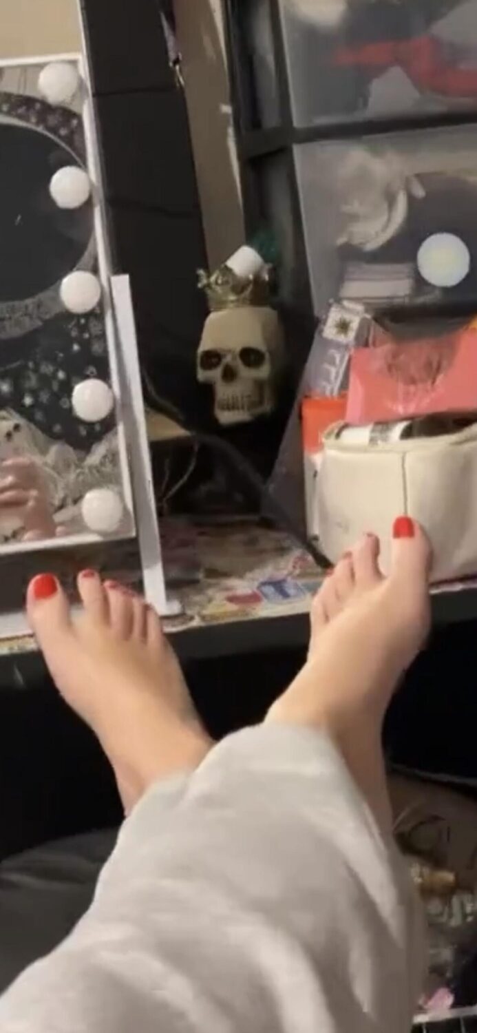 Jessica Cool Mom Feet