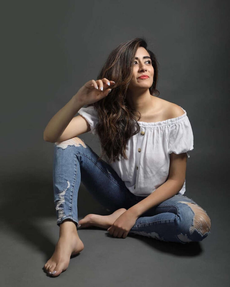 Jonita Gandhi Feet