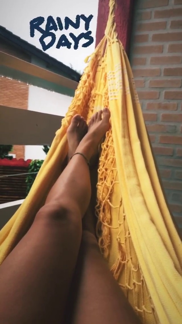Julia Ribeiro Feet