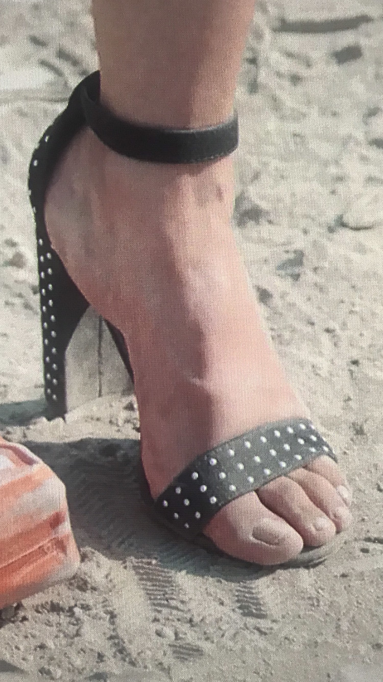 Katherine Escobar Farfan Feet