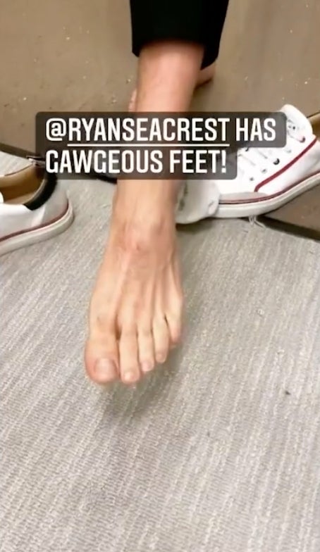 Kelly Ryan Feet
