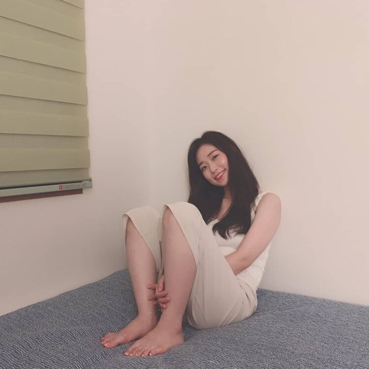 Kim Seul Gi Feet