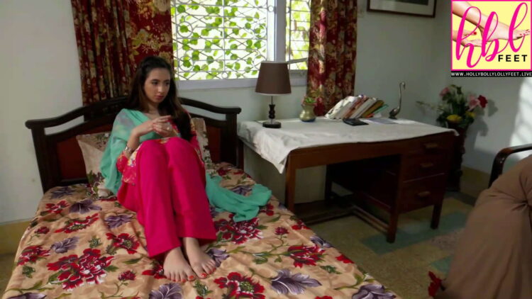 Komal Aziz Khan Feet