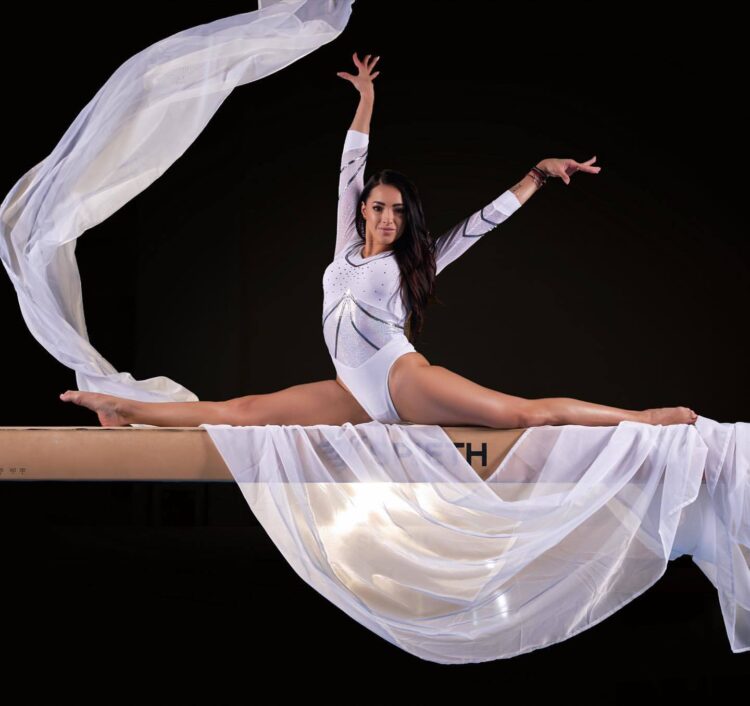 Larisa Iordache Feet