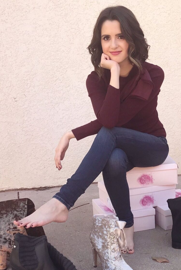 Laura Main Feet