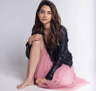 Lisa Hayley Ambalavanar Feet