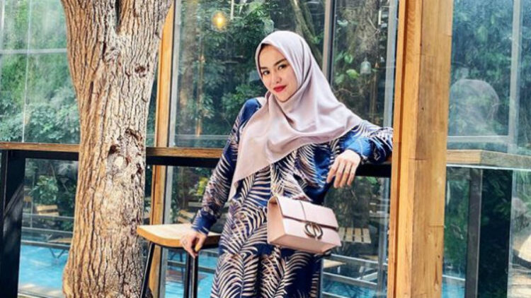 Medina Zein Azhari Feet