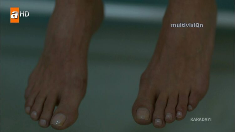 Melike Ipek Yalova Feet