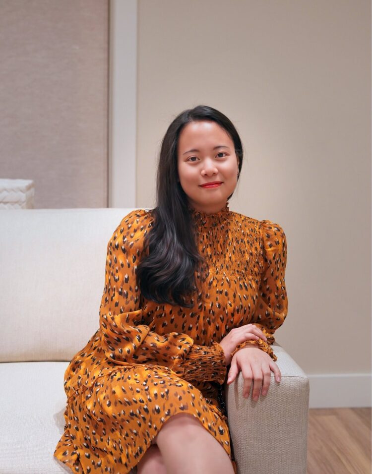 Nguyen Thao Linh Feet