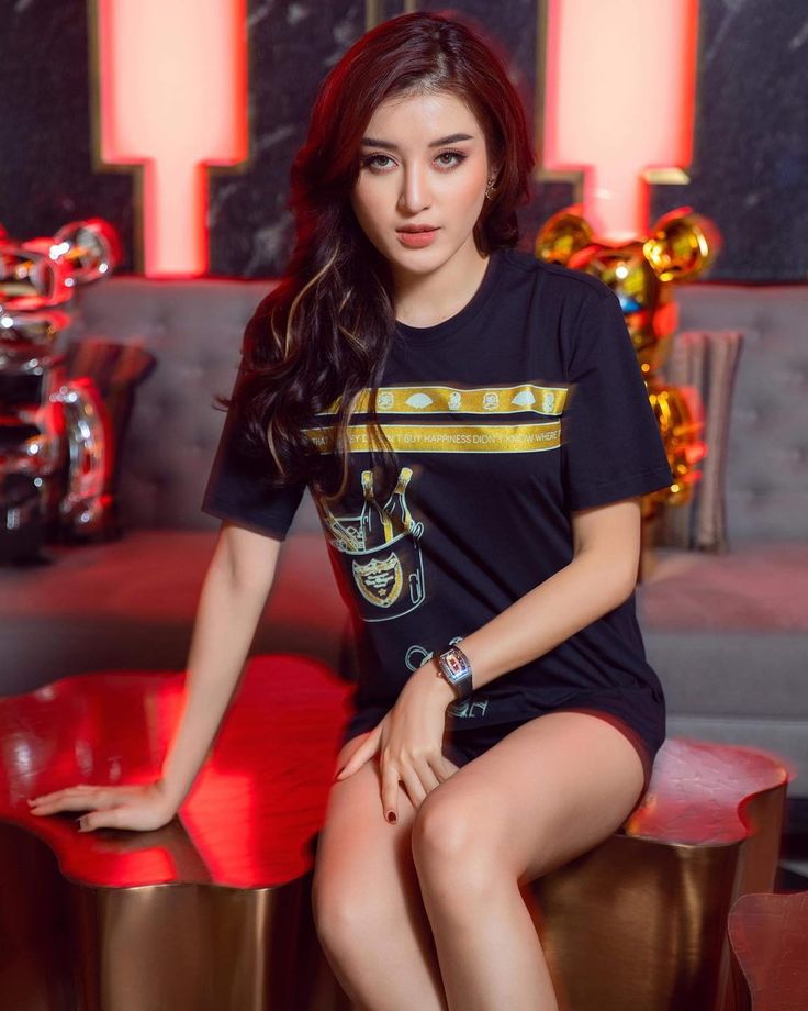 Nguyen Tran Huyen My Feet