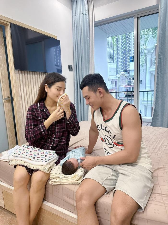 Phuong Trinh Jolie Feet