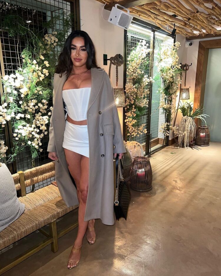 Raelyn Inez Barajas Feet