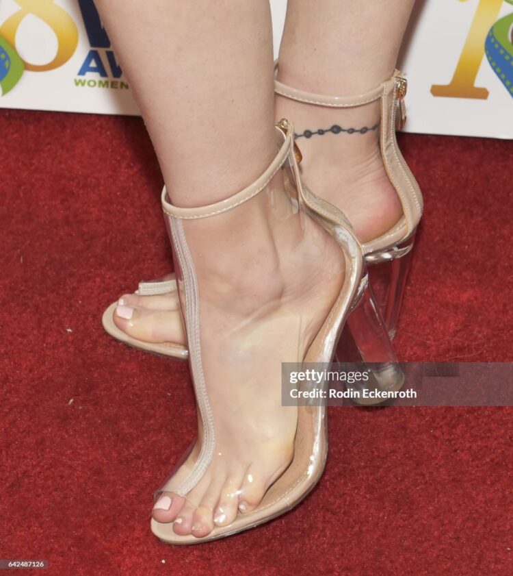Renee Olstead Feet