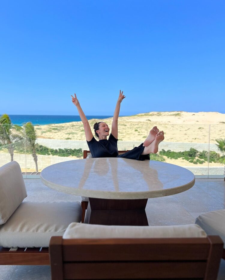 Ricki-Lee Coulter Feet