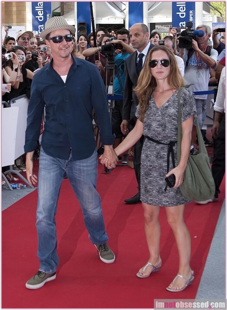 Shauna Robertson Feet